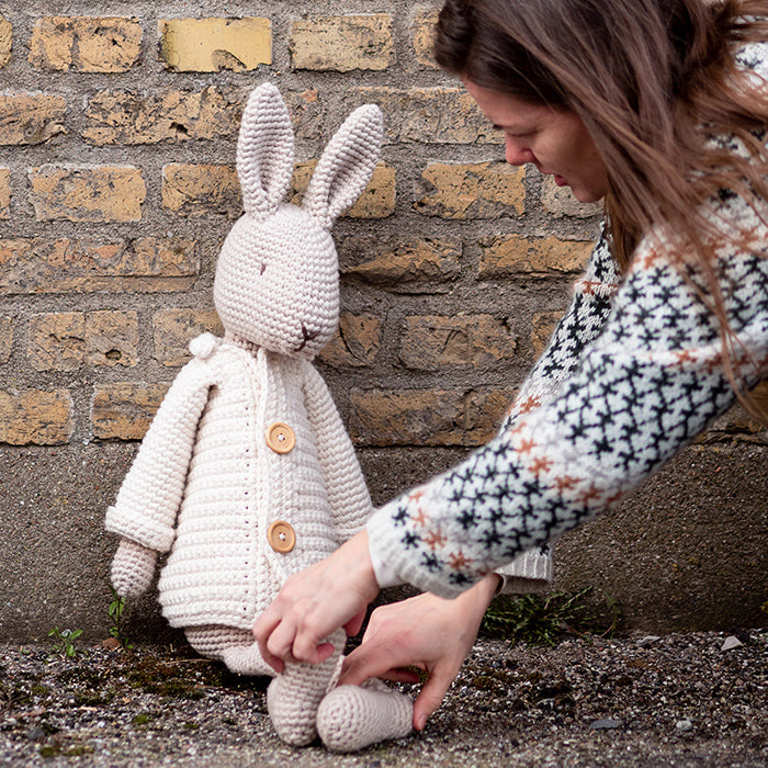 Kit med hækleopskrift og garn til Giga Hr Hare - Krea Deluxe